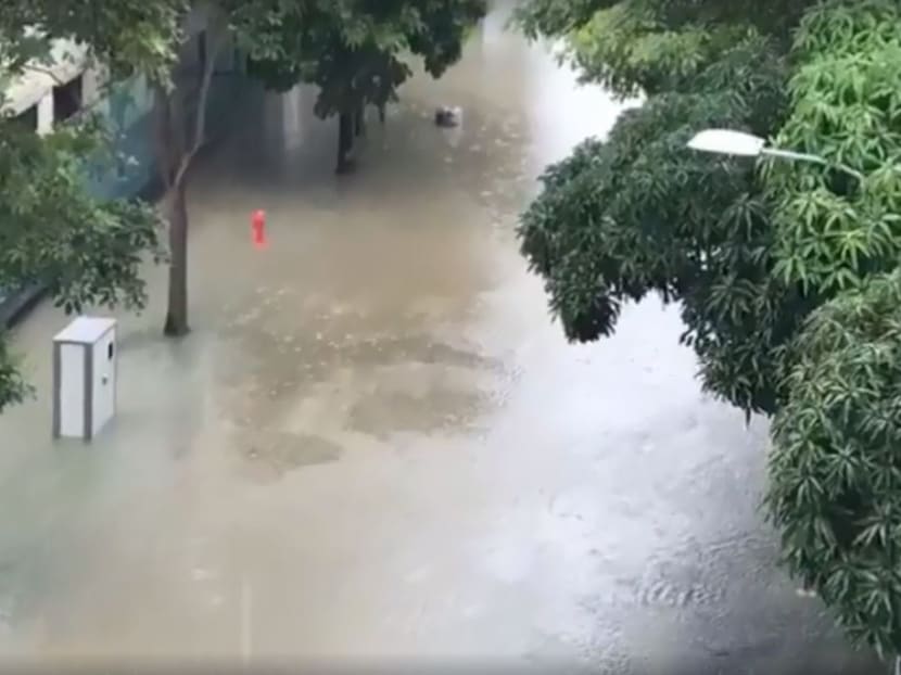 Gallery: Flash floods strand commuters, cause cars to stall in eastern ...