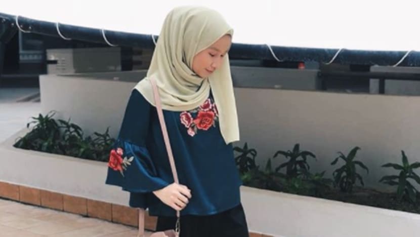 Inikah usahawan M'sia termuda? Nur Iman Safiyah jual koleksi tudung sendiri bagi murid sekolah ...