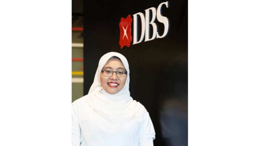 Juruwang DBS Nahariah Mohd Nor dipuji PM Lee; peran contoh pekerja ...