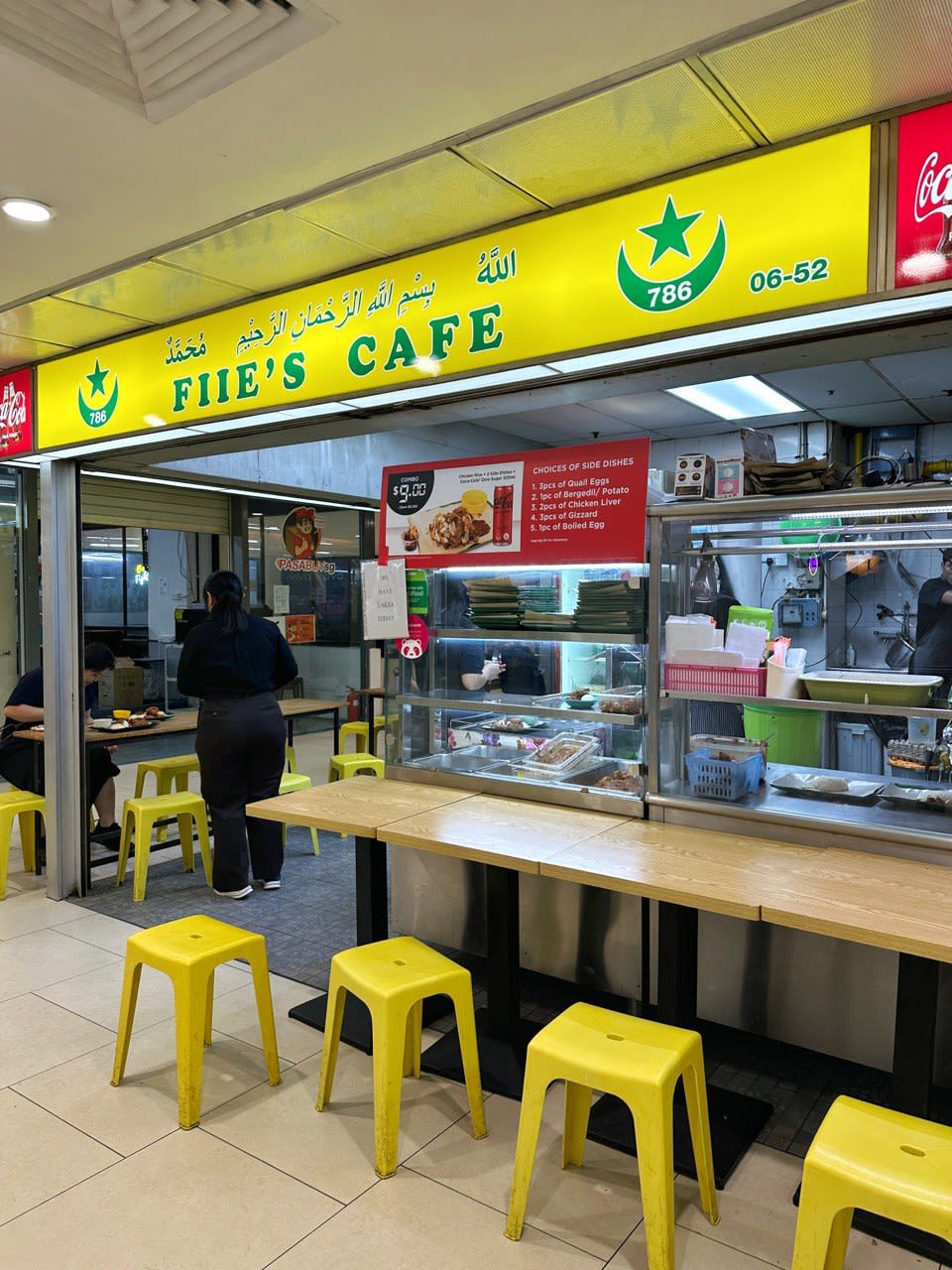 Lucky Plaza’s Grumpy Nasi Ayam Goreng Seller Opening Fiie’s Cafe Hawker ...