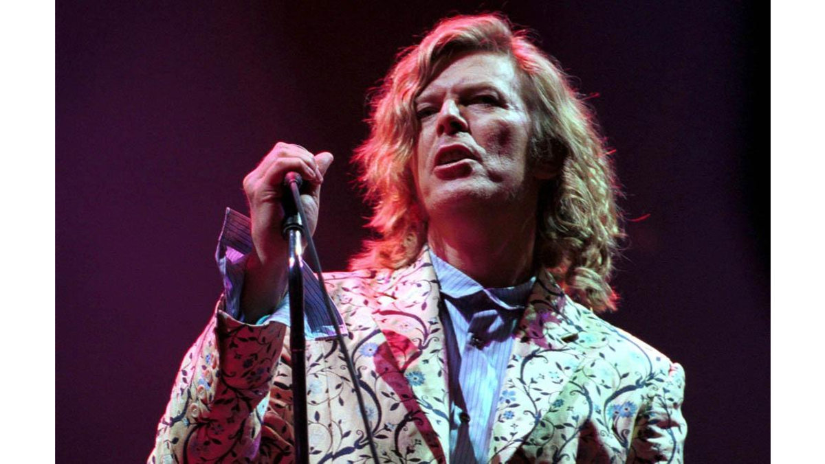 David Bowie's Starman demo up for auction - 8days