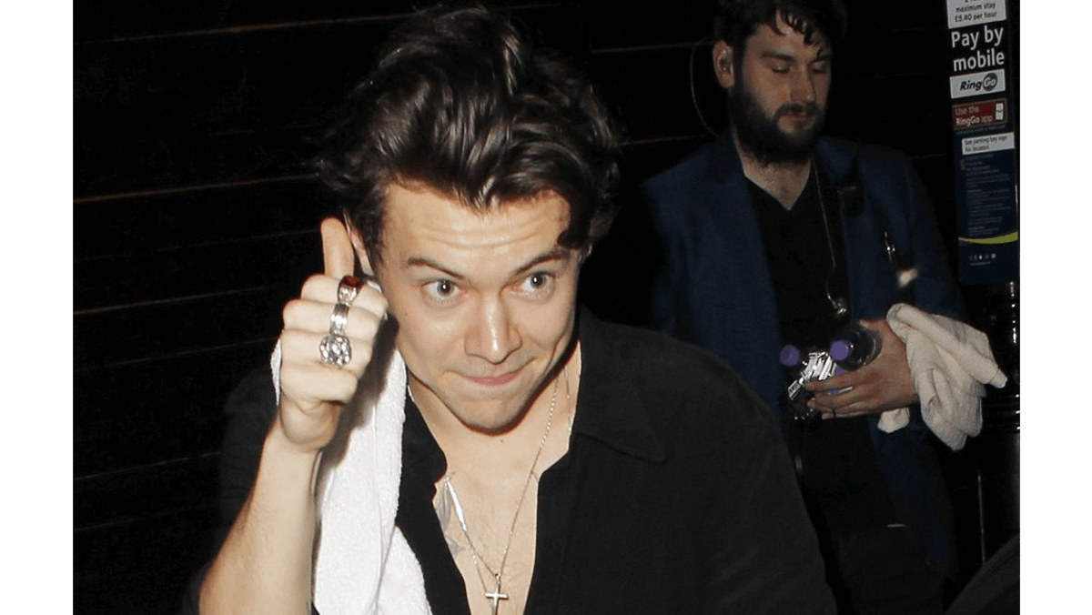 Harry Styles details terrifying mugging ordeal - 8days Harry Styles details terrifying mugging ordeal - 8days