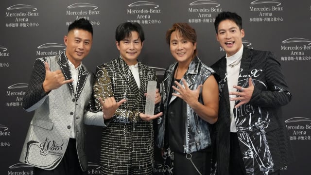 《我难过》推出22年后再获奖 5566上海合体献唱 - vibes by 8world