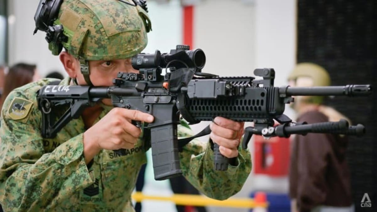 சிங்கப்பூர் ஆயுதப்படையின் புதிய துப்பாக்கி - Seithi Mediacorp