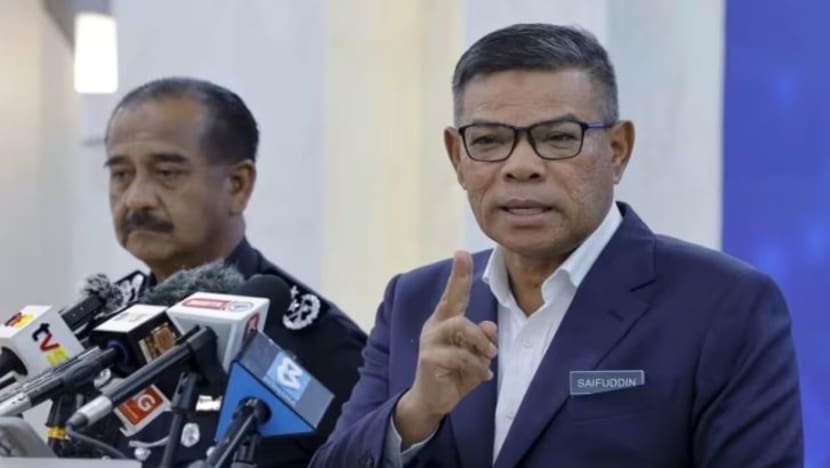 8 diberkas di Malaysia kerana disyaki ada kaitan dengan ISIS; siasatan ... 8 diberkas di Malaysia kerana disyaki ada kaitan dengan ISIS; siasatan ...