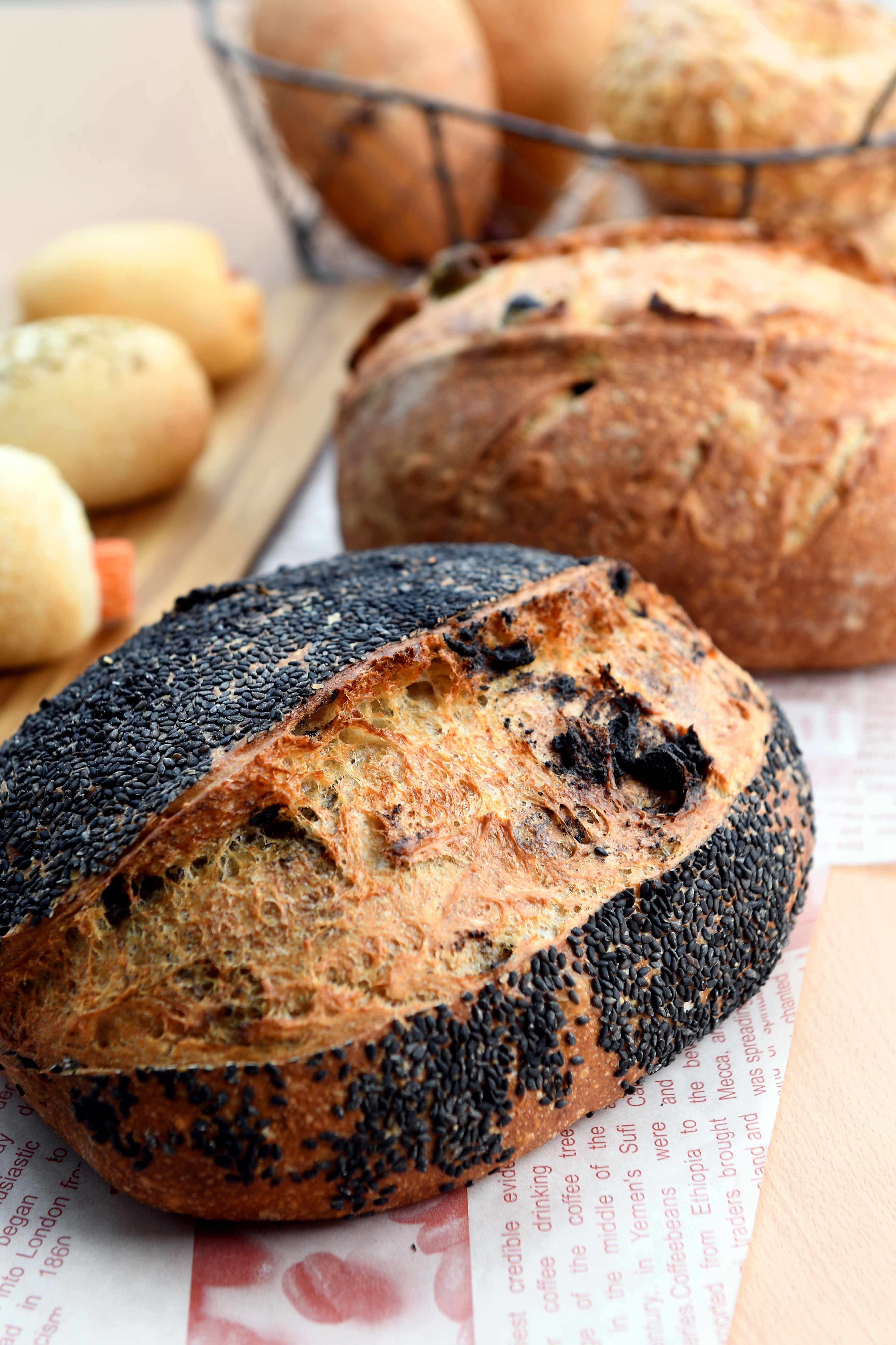 One-Woman Bakery Sells Only Sourdough Bakes, Including Chocolate Bagels ...