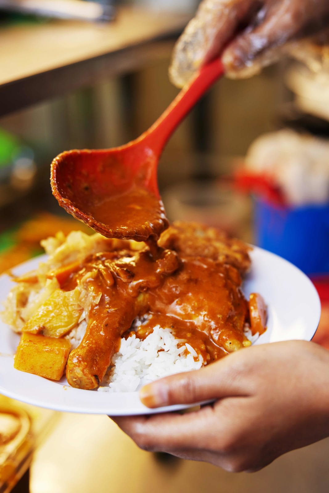 NUS Double Degree Grad Serves $2.50 Malay Dishes To “Help Older Folks ...