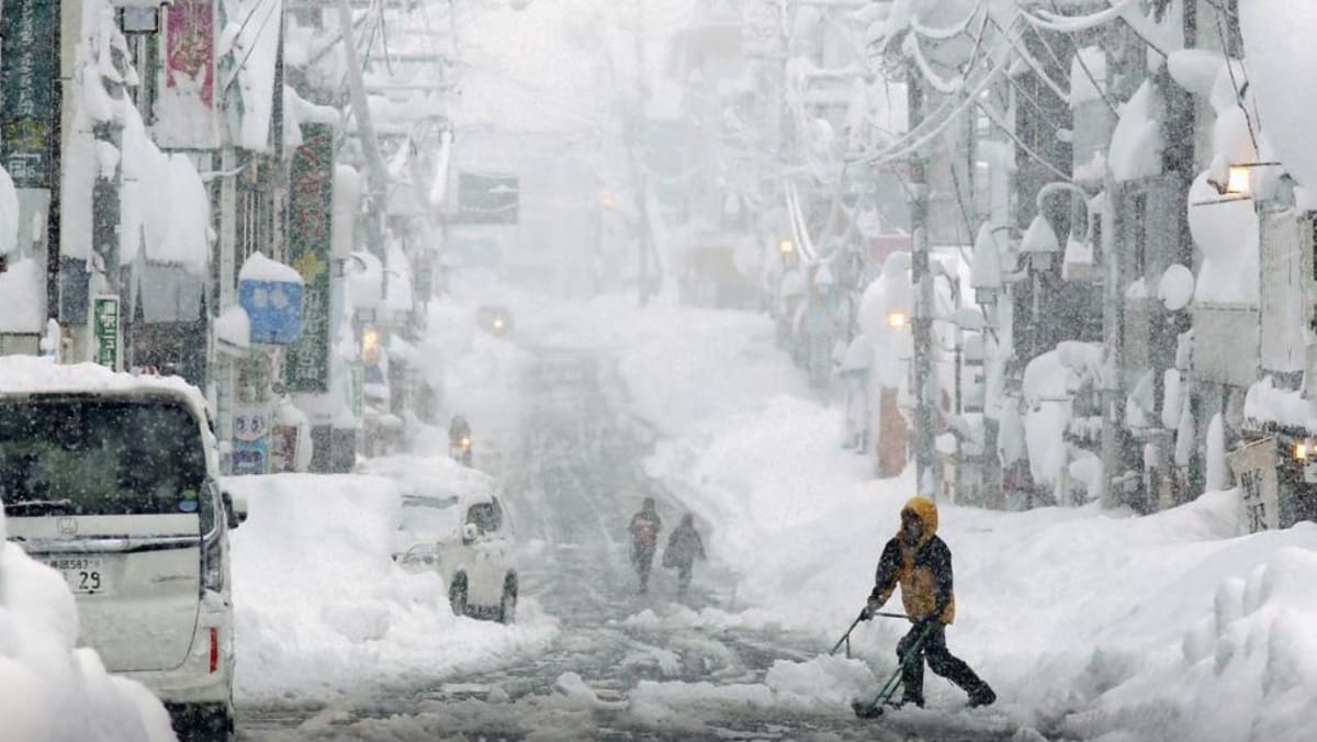 Heavy snow kills 8 in Japan, prompts weather officials to issue warning ...