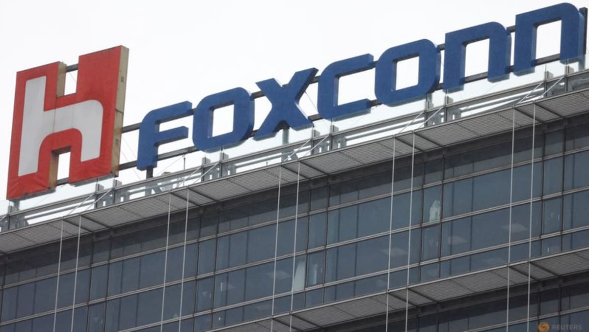 Foxconn expects full production at COVID-hit China plant late December ...