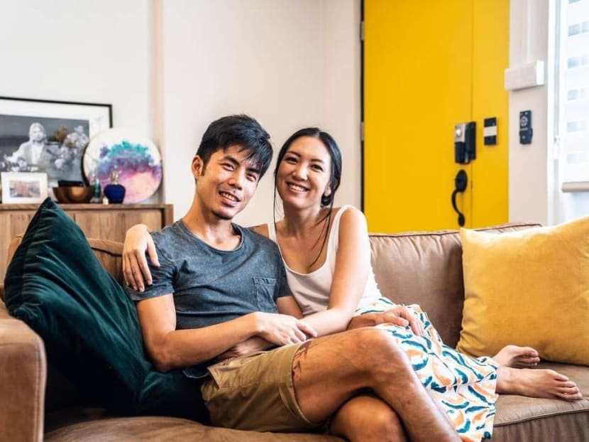 S'porean couple surprised to receive praise and go viral for clearing ...