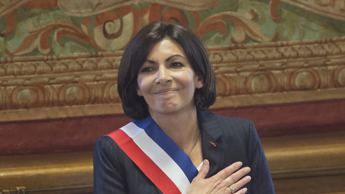 First female mayor of Paris takes office - TODAY