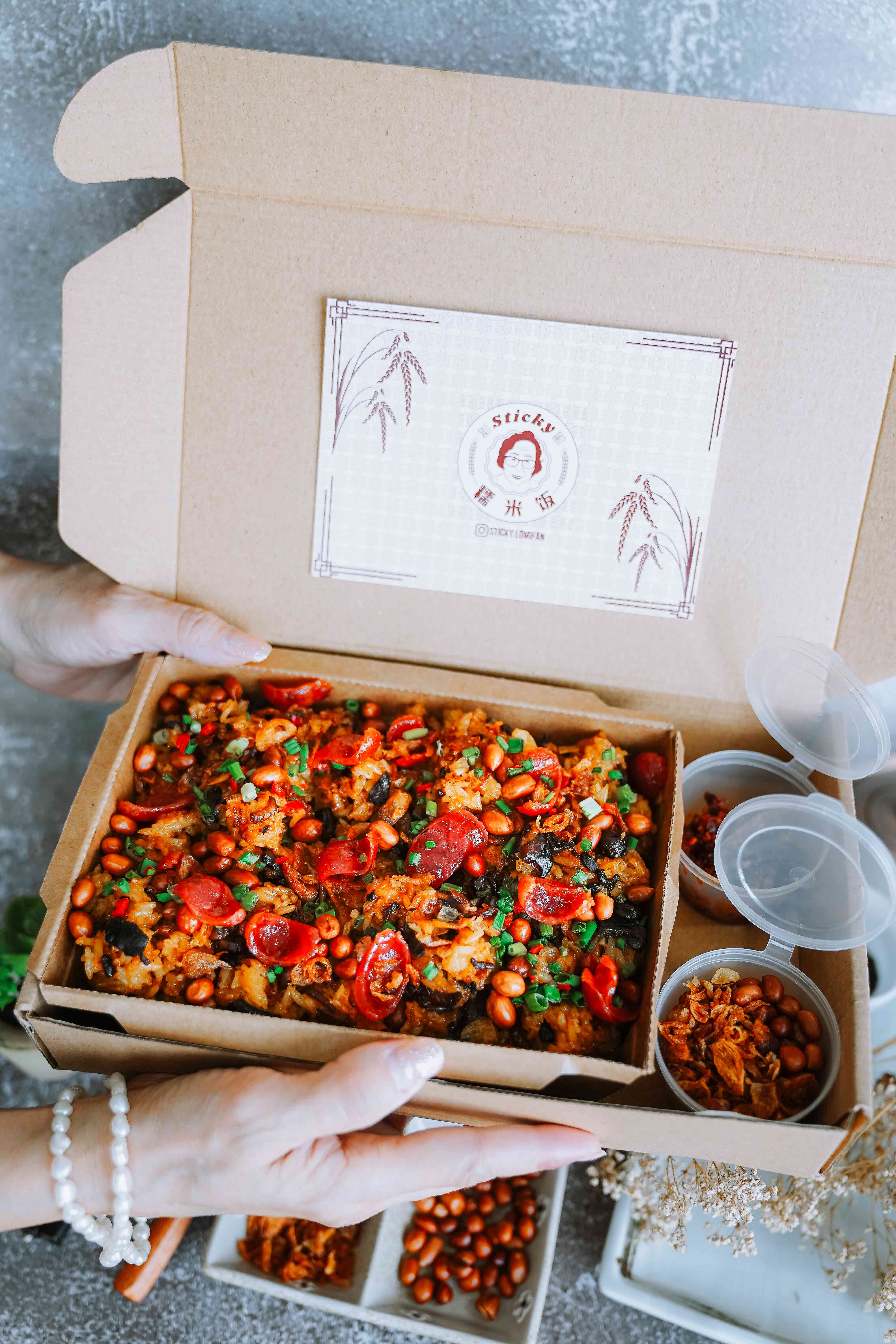 20-Year-Old Sells Tasty Abalone Glutinous Rice Using 85-Year-Old Ah Ma ...