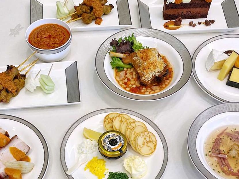 What It Feels Like For An Economy Seat Regular To Eat SIA’s 1st Class ...