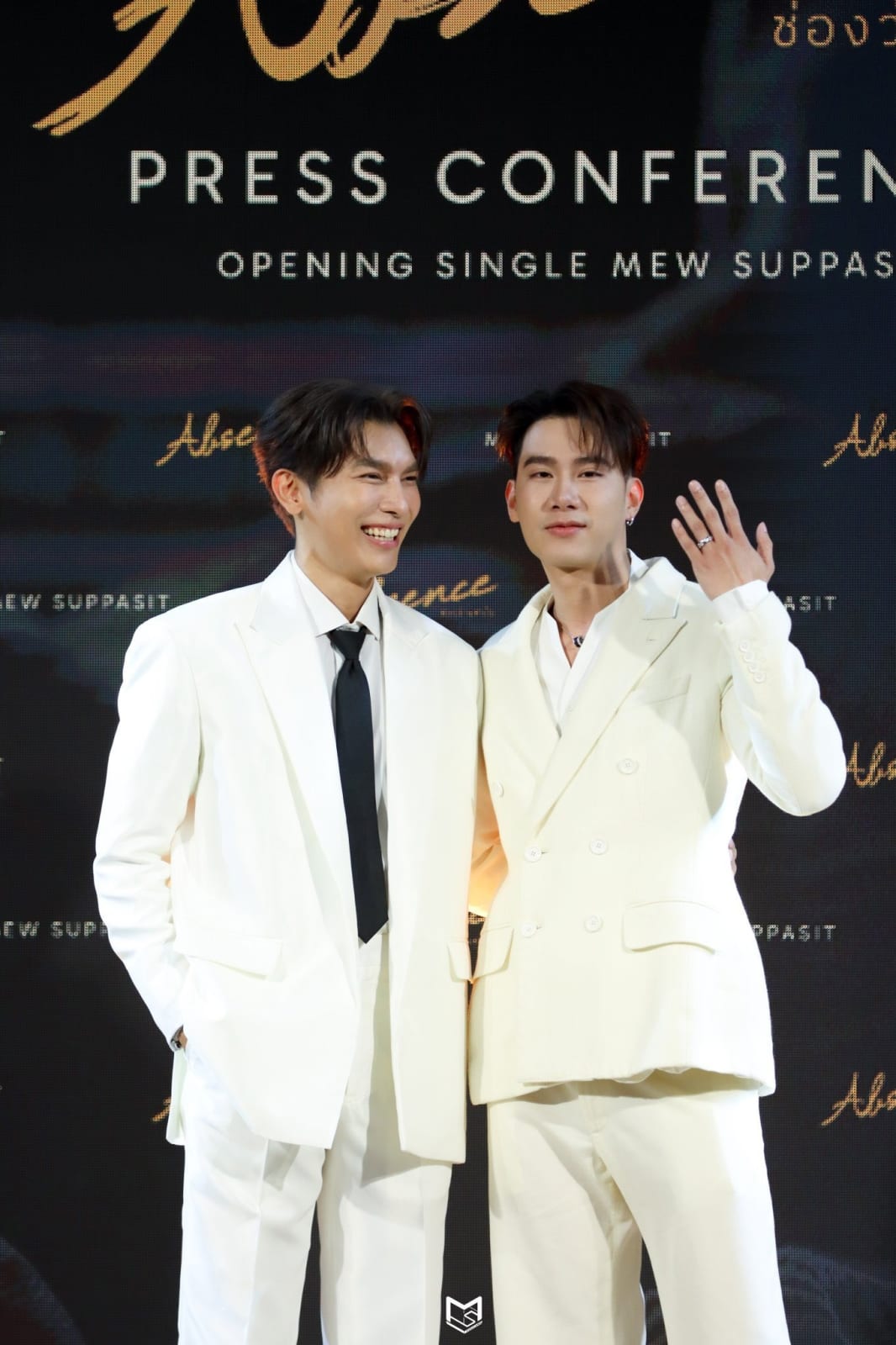 Thai Celeb Couple Mew Suppasit & Tul Pakorn Propose To One Another At Press Con - 8days
