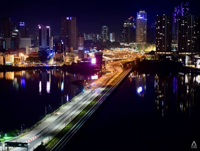 Hundreds of travellers cross checkpoints as Singapore-Malaysia land border fully reopens - CNA ...