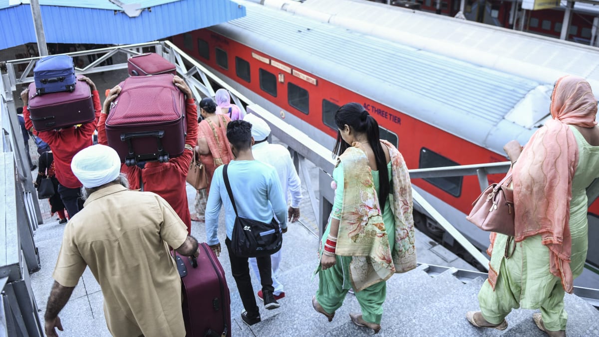 Indian passenger train 'rolls backwards for 35 km' - TODAY