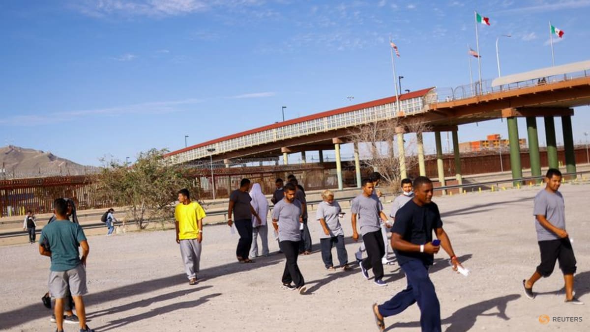 Hundreds of Venezuelan migrants leave southern Mexico to travel to US ... Hundreds of Venezuelan migrants leave southern Mexico to travel to US ...