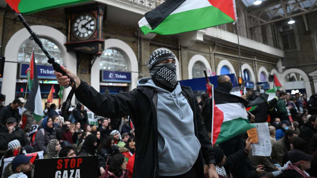 美国男子在以色列驻亚特兰大领事馆外自焚 - 8world