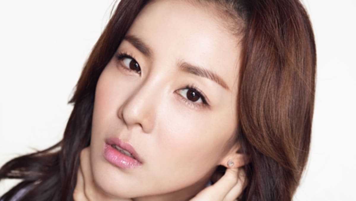 2NE1′s Sandara Park to Join ′Two Yoo Project′ as Fixed MC - 8days