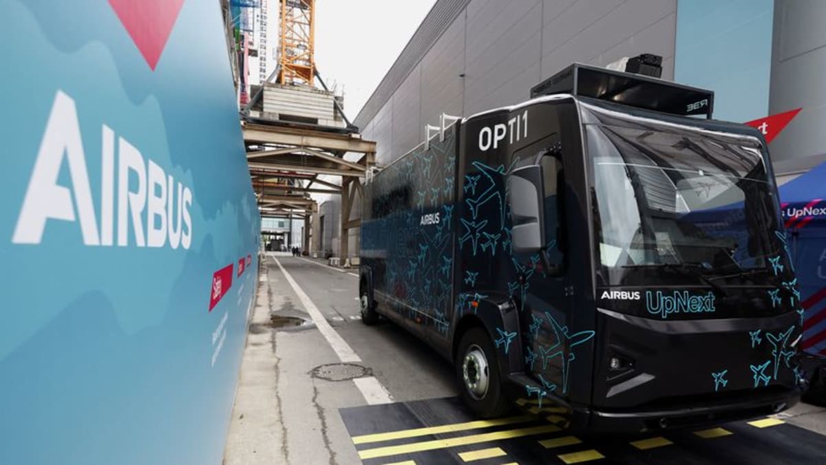 Airbus fits electric truck with airliner cockpit to study safer taxiing ...