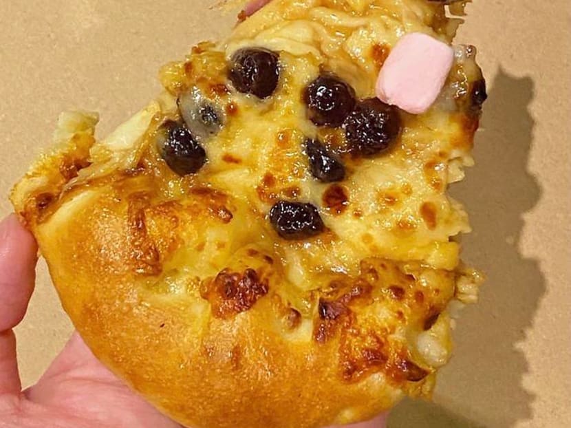 Pizza Hut’s New Bubble Tea Blossom Pizza Taste Test: Nice Or Not? - TODAY