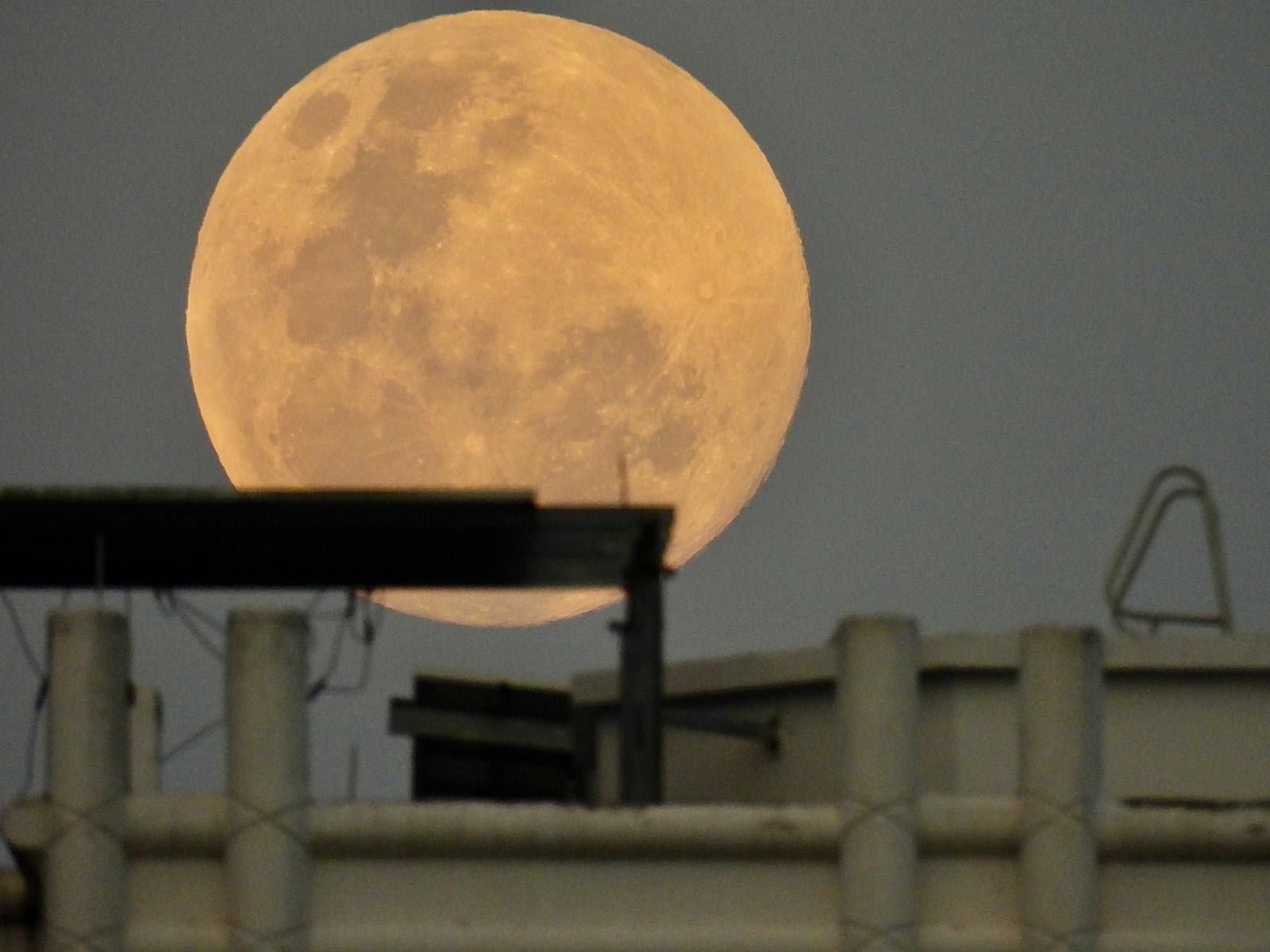 Worm Moon to light up Singapore sky - CNA