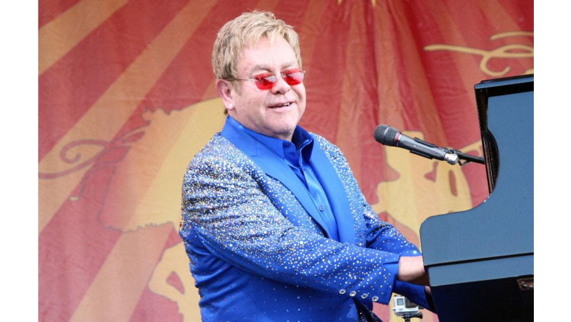 Sir Elton John 'to retire from touring' - 8days Sir Elton John 'to retire from touring' - 8days