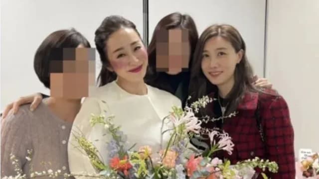 刘在石爱妻罕见露面 41岁模样超年轻！ - vibes by 8world