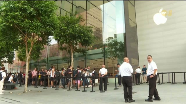 iPhone 16今早发售 数百人天没亮就排队 - 8world