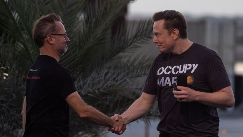 Musk's SpaceX and T-Mobile plan to connect mobile phones to satellites ...