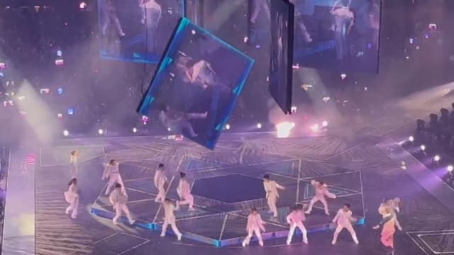 调查揭MIRROR演唱会荧幕3问题 舞者怒轰：每晚在玩命 - 8world