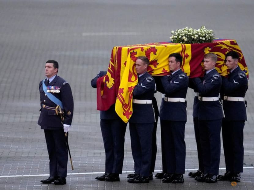 Plane carrying coffin of Queen Elizabeth lands in London - TODAY