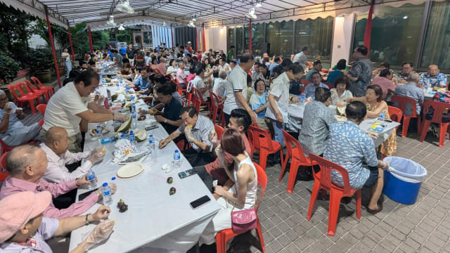 “果王果后”任吃 醉花林首办果宴回馈250名会员 - 8world