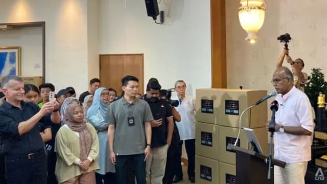 300名义工为卡萨孩童准备5000份温暖包 - 8world