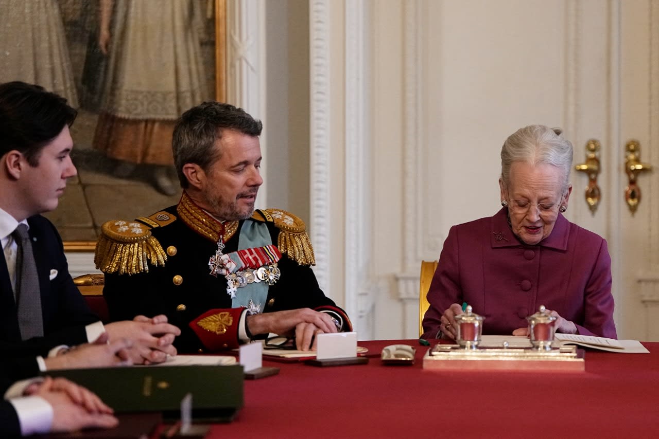 【图集】国王弗雷德里克十世登基 哥本哈根街头挤满人见证历史 - 8world