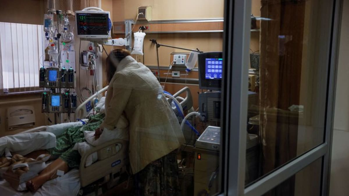 US coronavirus deaths surpass 900,000, driven in part by Omicron surge ...