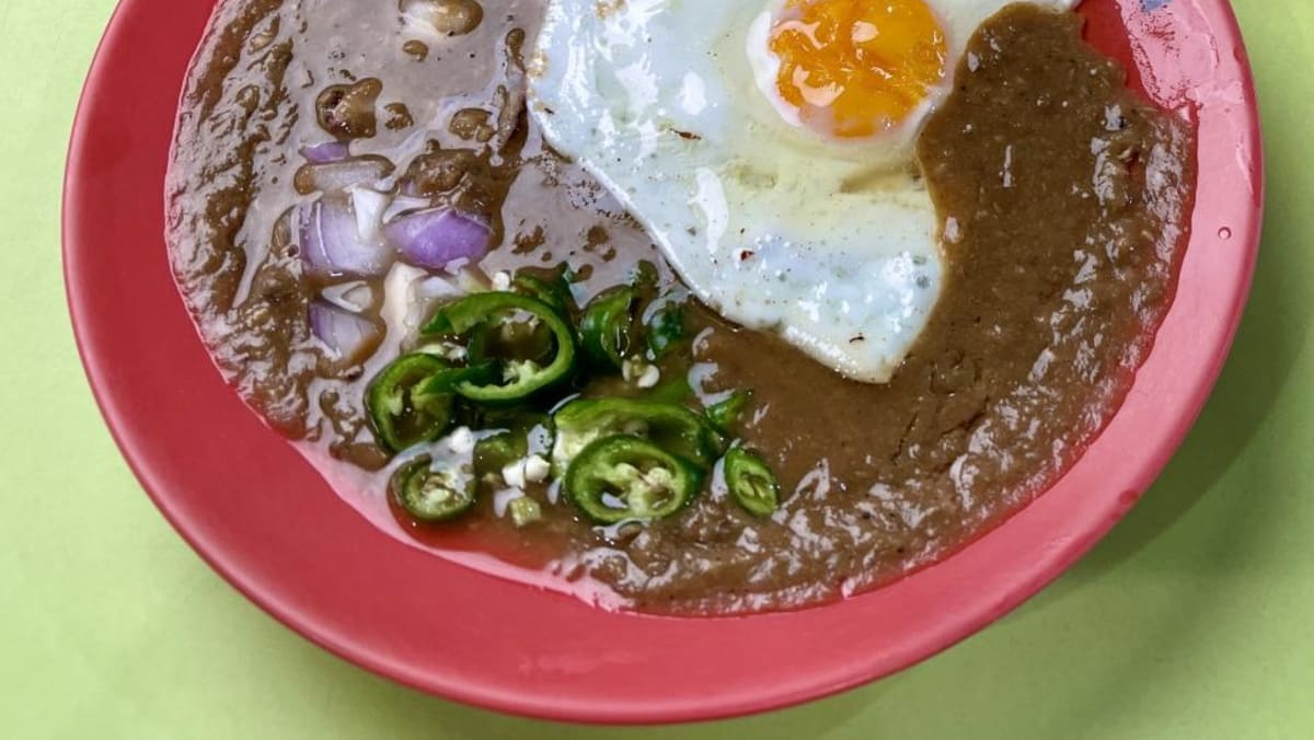 Kacang pool: Wholesome and hearty breakfast bean stew at Geylang Serai ...