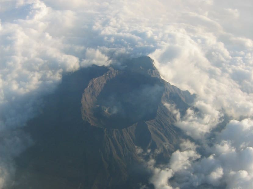 Flights in and out of Bali cancelled due to volcanic eruption - TODAY