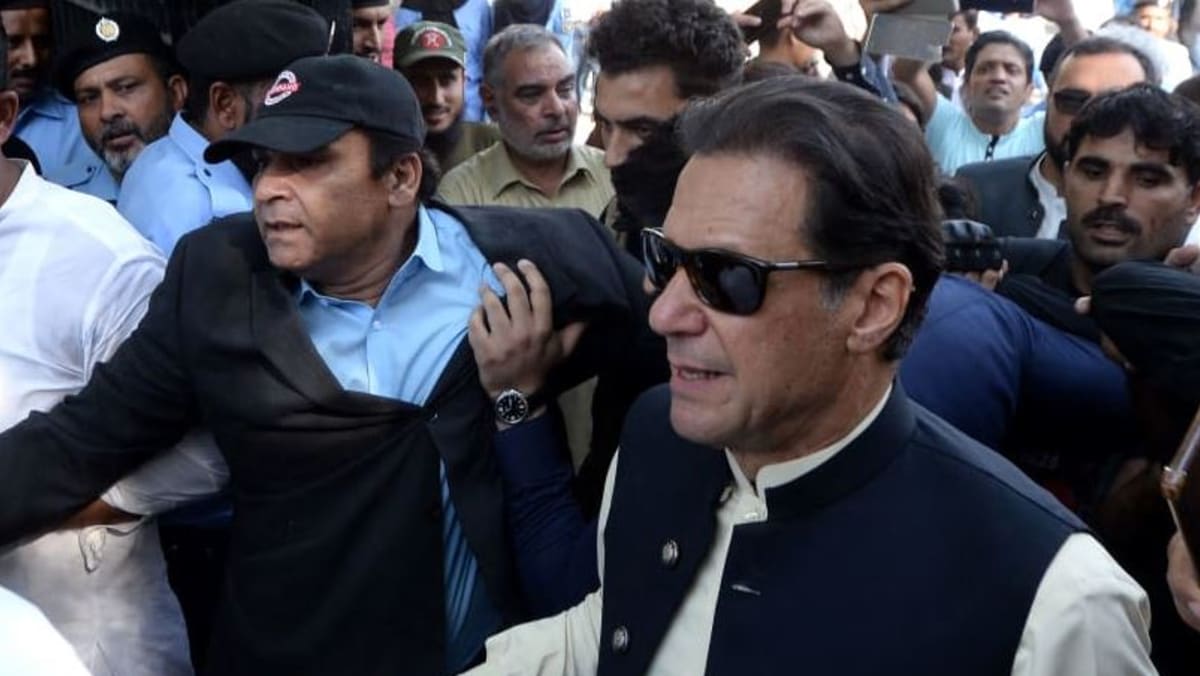 Mantan PM Pakistan Imran Khan hadir di mahkamah; bimbang diberkas ... Mantan PM Pakistan Imran Khan hadir di mahkamah; bimbang diberkas ...