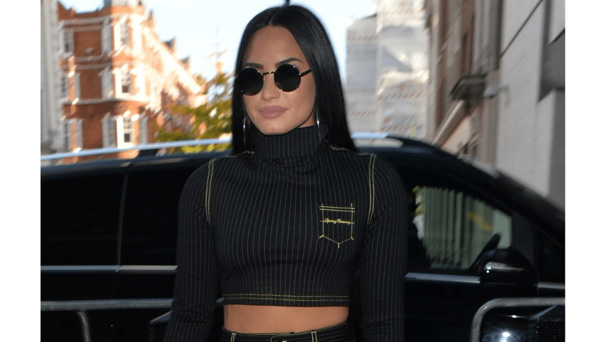 Demi Lovato not romancing Machine Gun Kelly - 8days