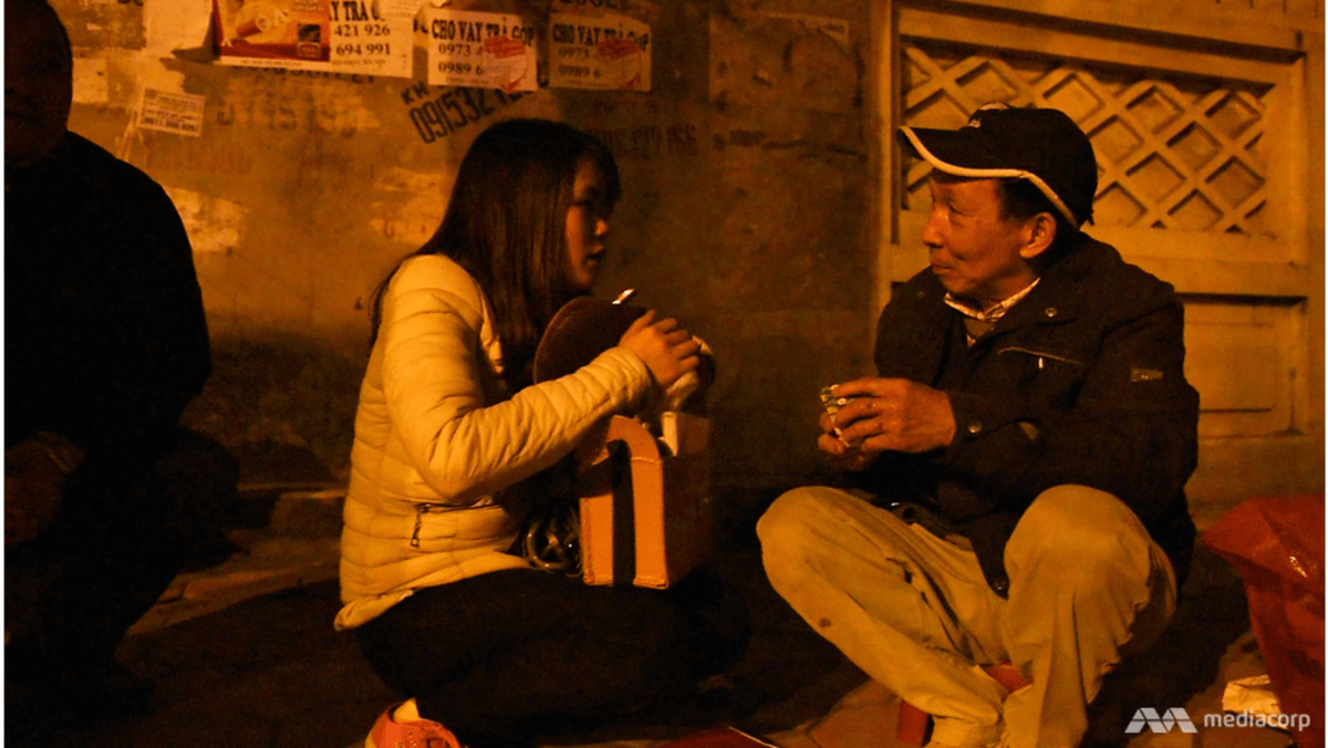 These angels bring warmth into the lives of Hanoi’s homeless elderly ...