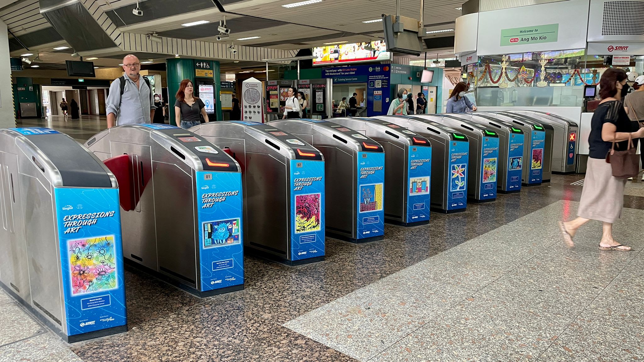 新电信和SMRT企业首次合作办活动 提高对特需学生艺术才能的认识 - 8world