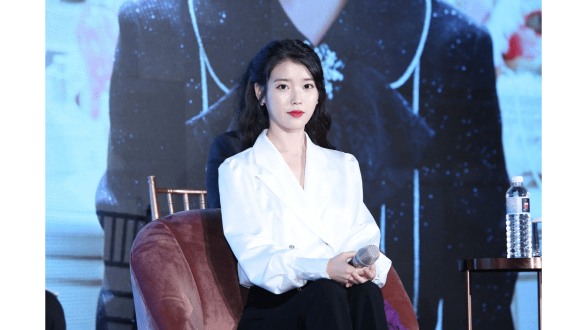 IU arrives in Taipei a day earlier for food - 8days