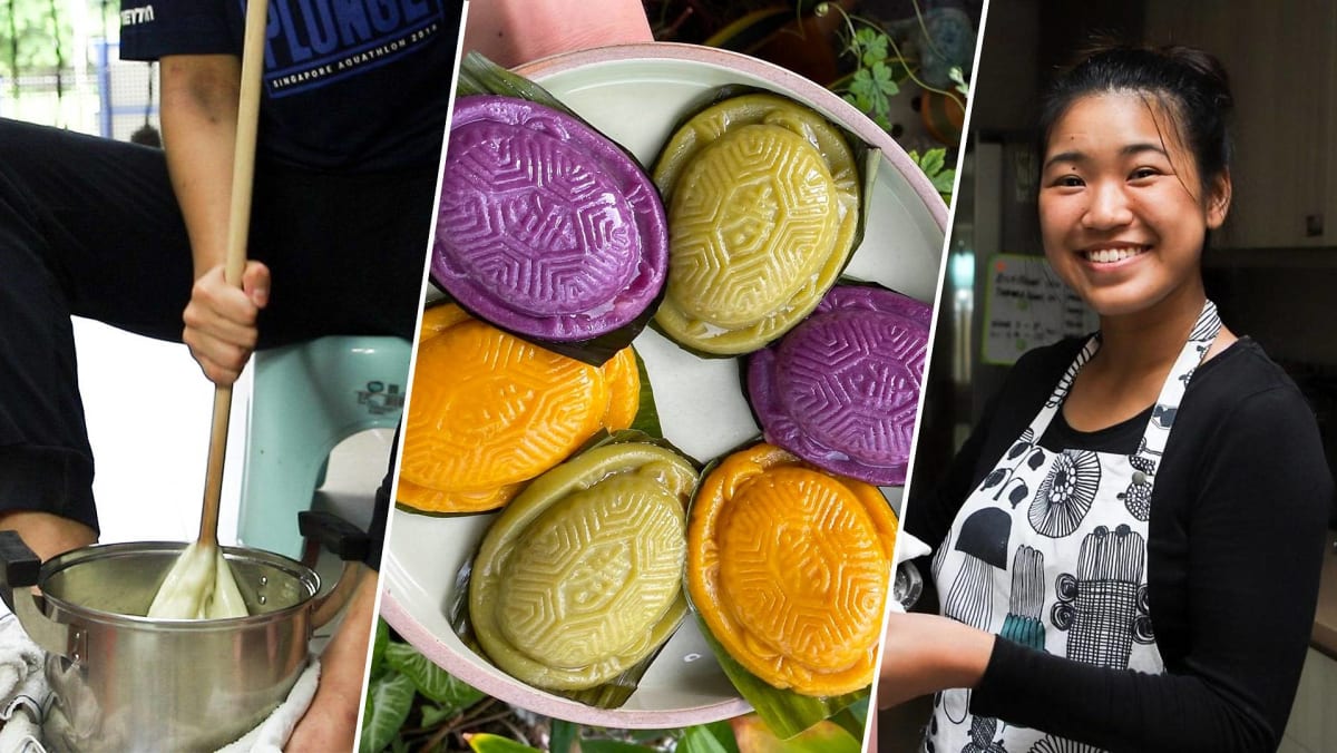 22-Year-Old Sells Authentic Ang Ku Kueh & Muah Chee Pounded With Wooden ...