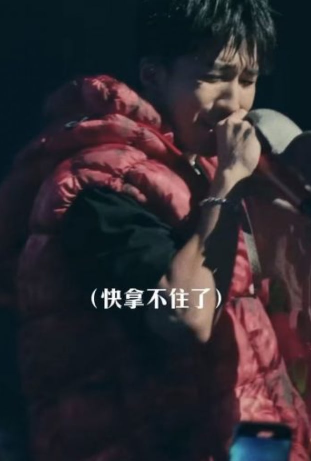 Fans Of Taiwanese Rapper Shou Throw Their Bras At Him At Recent Gig - 8days