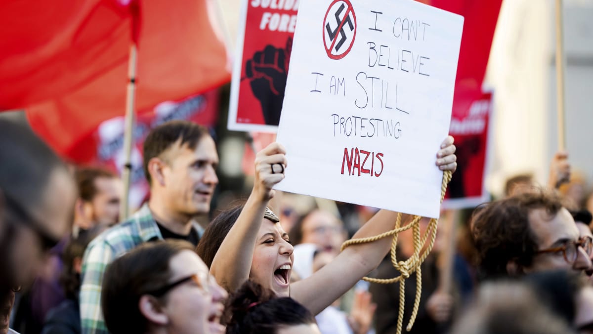 3 dead, dozens injured, amid violent white nationalist rally - TODAY