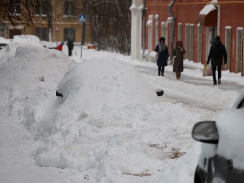 Blizzards sweep across Russia bringing massive snow falls - TODAY