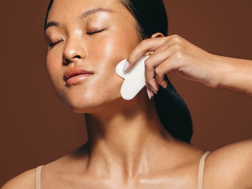 What is a lymphatic drainage massage? How does it make my skin glowing ...