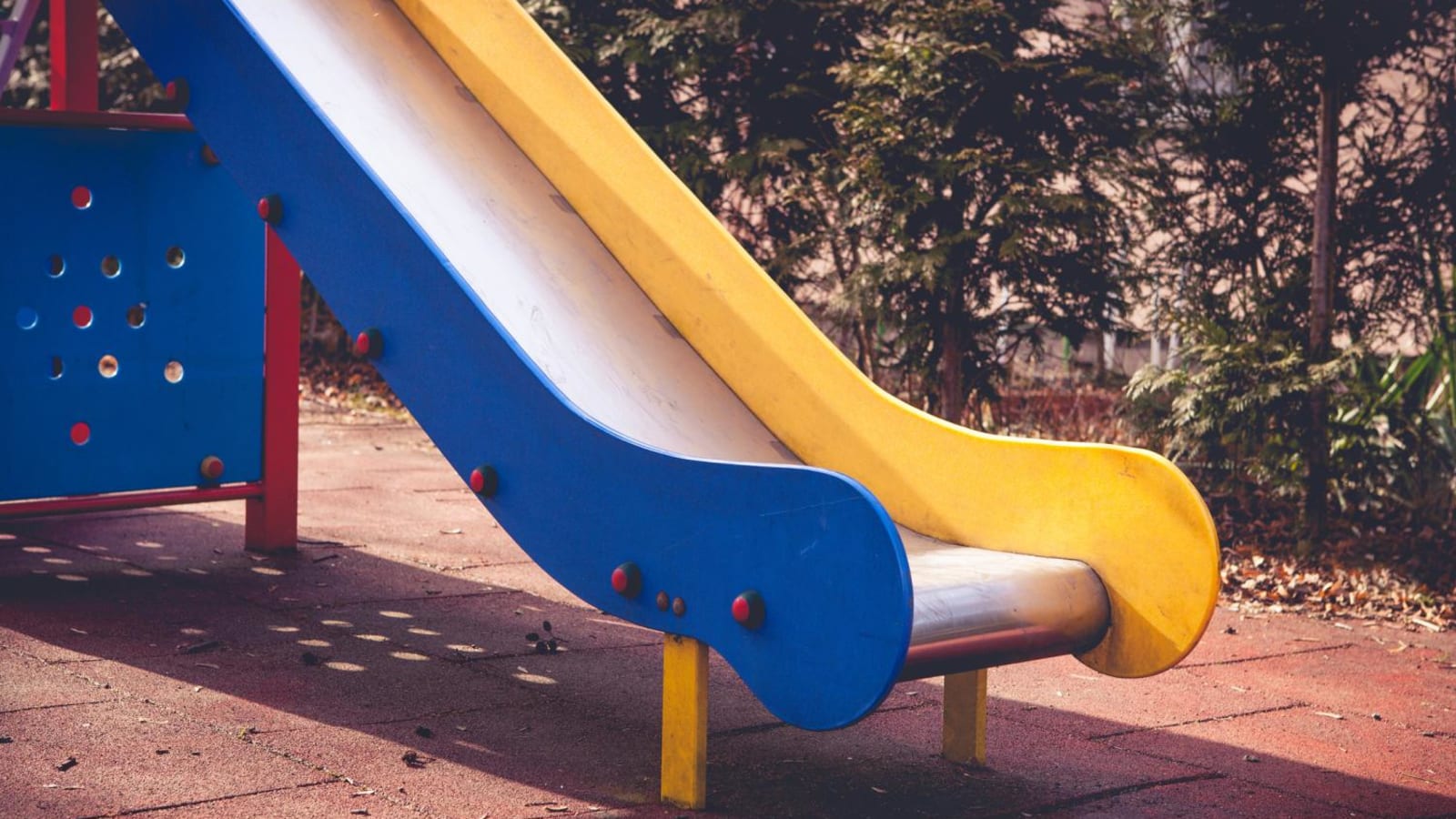 MOM Housing Officer Followed 11 year old Girl From Playground To Her mom-housing-officer-followed-11-year-old-girl-from-playground-to-her