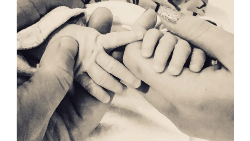 Johnny Galecki becomes a dad - 8days